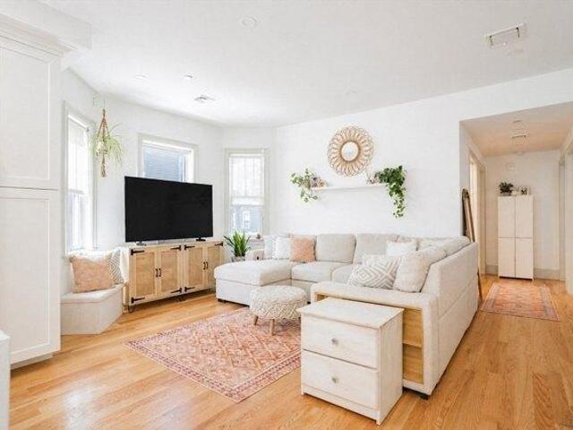 house with 9 bedroom, Boston MA ES104908726