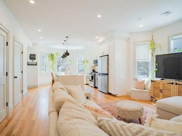 house with 9 bedroom, Boston MA ES105059420