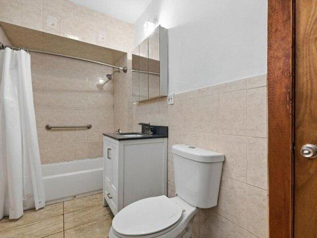 house with 9 bedroom, Boston MA ES105095437