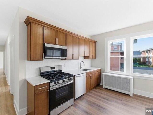 house with 9 bedroom, Bloomfield NJ ES104262594