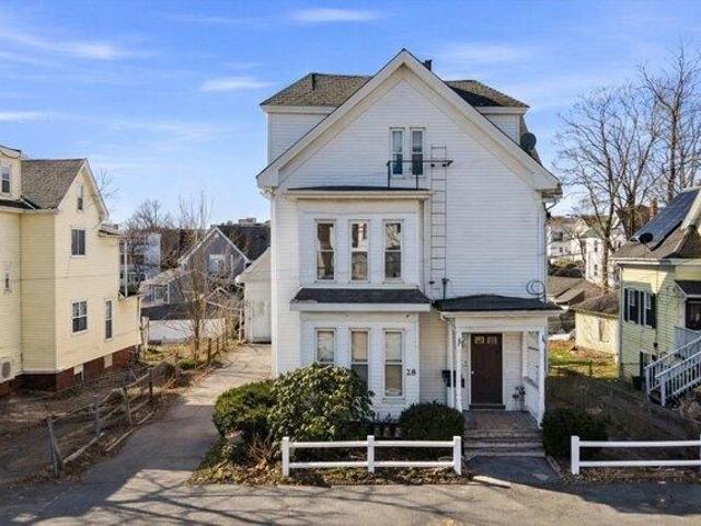 house with 9 bedroom, Brockton MA ES102823571