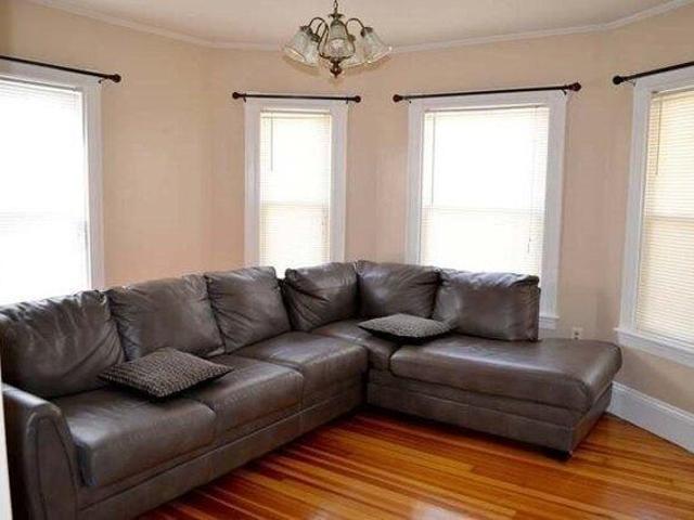 house with 9 bedroom, Brockton MA ES103101827