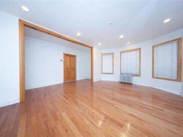 house with 9 bedroom, Brooklyn NY ES104908669