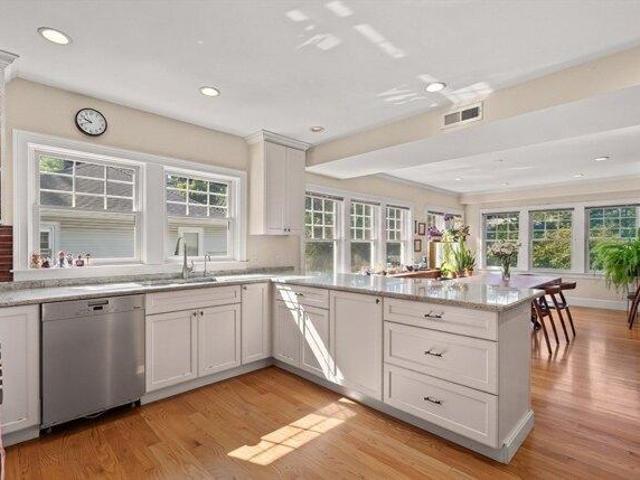 house with 9 bedroom, Brookline MA ES105109792