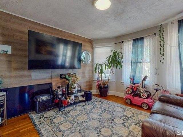 house with 9 bedroom, Bridgeport CT ES104298533