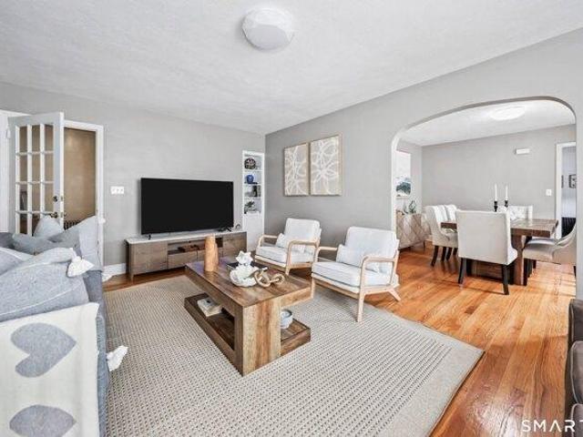 house with 9 bedroom, Bridgeport CT ES105126060