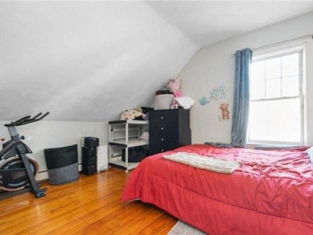house with 9 bedroom, Central Falls RI ES103965974