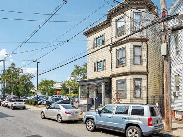 house with 9 bedroom, Chelsea MA DS104009192