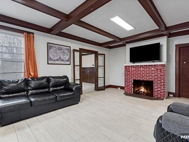 house with 9 bedroom, East Orange NJ DS102775358