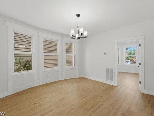 house with 9 bedroom, East Orange NJ ES104235701