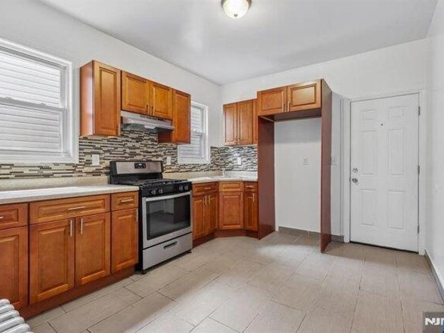 house with 9 bedroom, East Orange NJ ES104920905