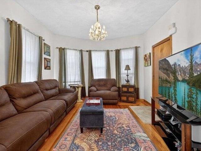 house with 9 bedroom, Everett MA ES104008531