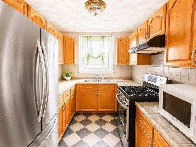house with 9 bedroom, Fall River MA DLS102727544