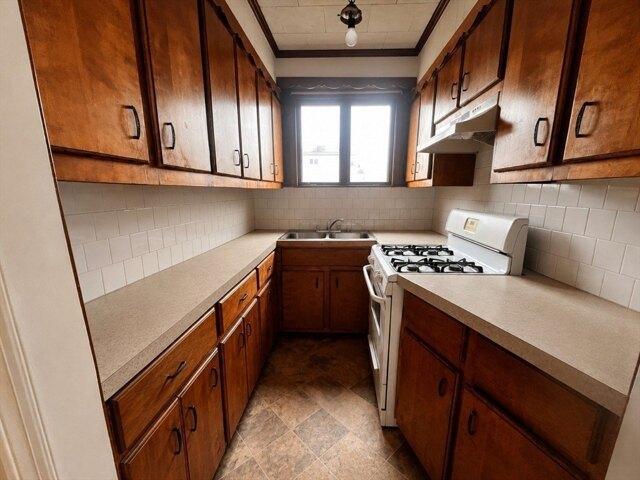 house with 9 bedroom, Fall River MA DLS103038097