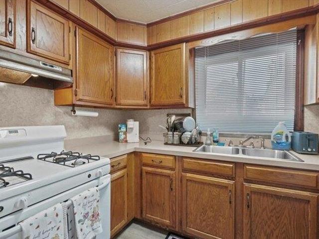 house with 9 bedroom, Fall River MA DS104330590