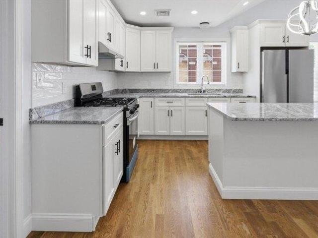 house with 9 bedroom, Fall River MA DS104481181
