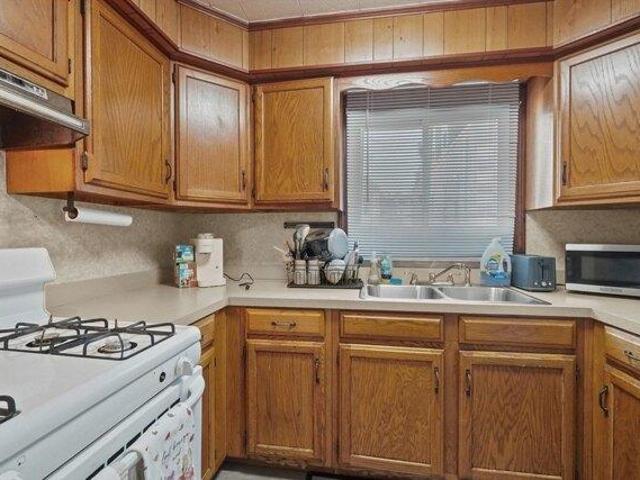 house with 9 bedroom, Fall River MA ES104078315