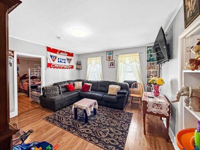 house with 9 bedroom, Fall River MA ES104187758
