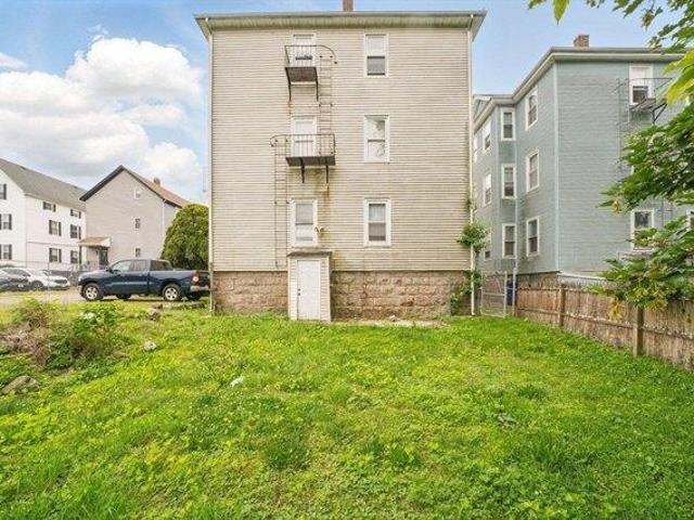 house with 9 bedroom, Fall River MA ES104262358