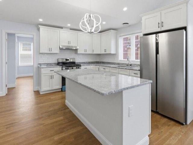 house with 9 bedroom, Fall River MA ES104481181