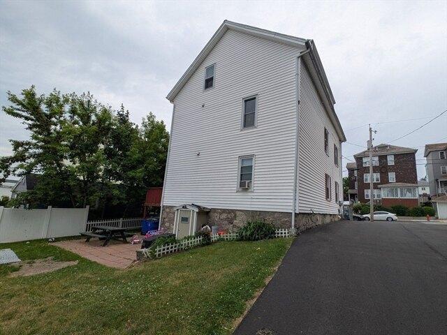 house with 9 bedroom, Fall River MA ES103250196