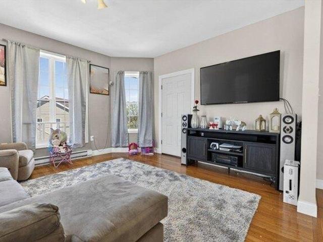house with 9 bedroom, Fall River MA ES103850399