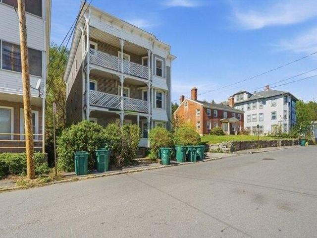 house with 9 bedroom, Fitchburg MA DLS103072282