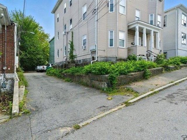 house with 9 bedroom, Fitchburg MA ES104833915