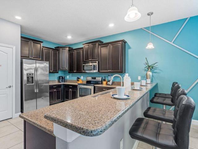 house with 9 bedroom, Four Corners FL DLS100973202