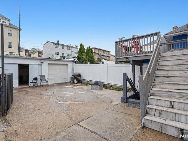 house with 9 bedroom, Garfield NJ ES104234549