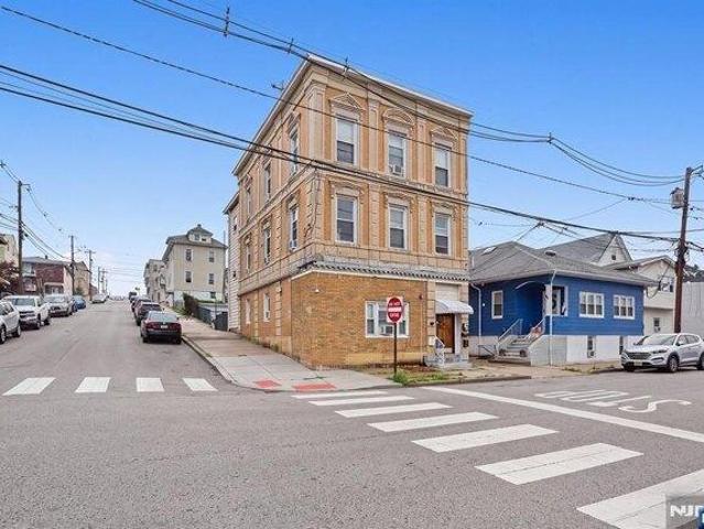 house with 9 bedroom, Garfield NJ ES104440772