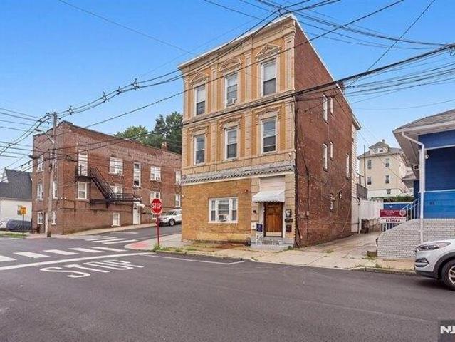 house with 9 bedroom, Garfield NJ ES105158077