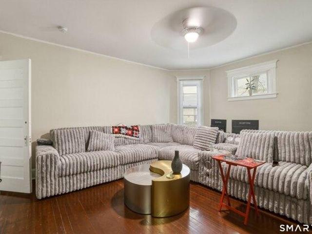 house with 9 bedroom, Hartford CT DLS101802015