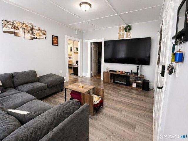 house with 9 bedroom, Hartford CT ES104567688