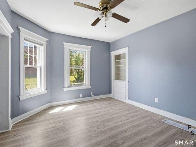 house with 9 bedroom, Hartford CT ES104571028