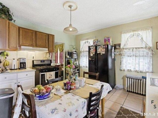 house with 9 bedroom, Hartford CT ES105155870