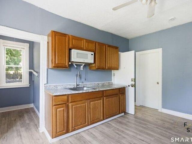 house with 9 bedroom, Hartford CT ES105126985