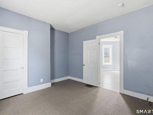 house with 9 bedroom, Hartford CT ES105204811