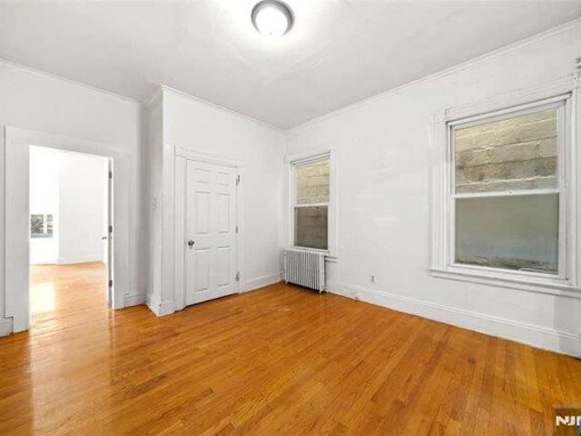 house with 9 bedroom, Harrison NJ ES105207253