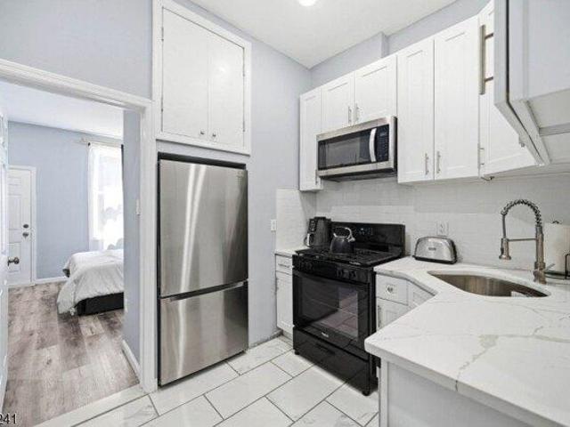 house with 9 bedroom, Jersey City NJ ES105174093