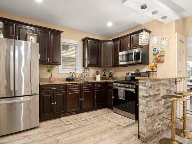 house with 9 bedroom, Lawrence MA ES103852880