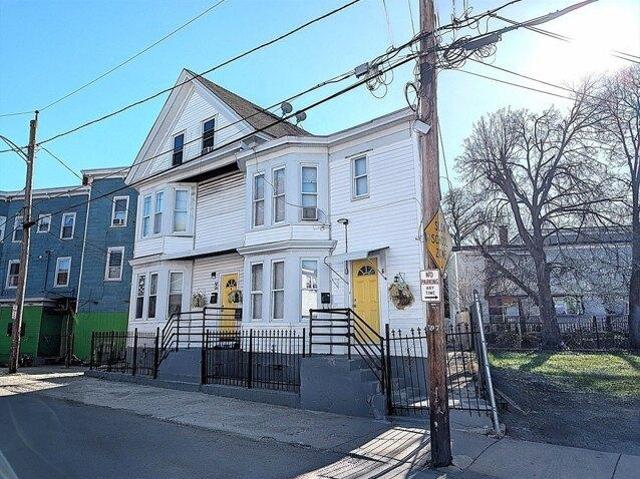 house with 9 bedroom, Lawrence MA ES105114016
