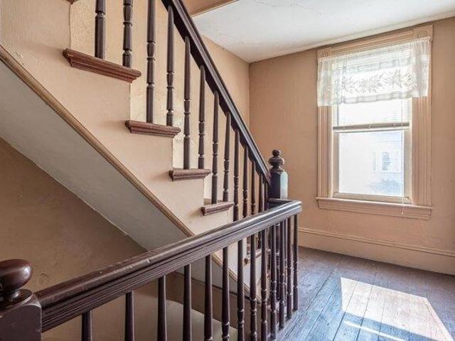 house with 9 bedroom, Manchester NH ES105095273