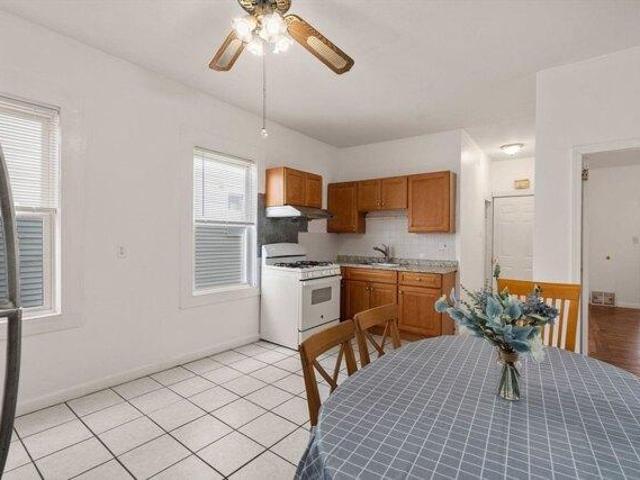 house with 9 bedroom, Malden MA ES103250506