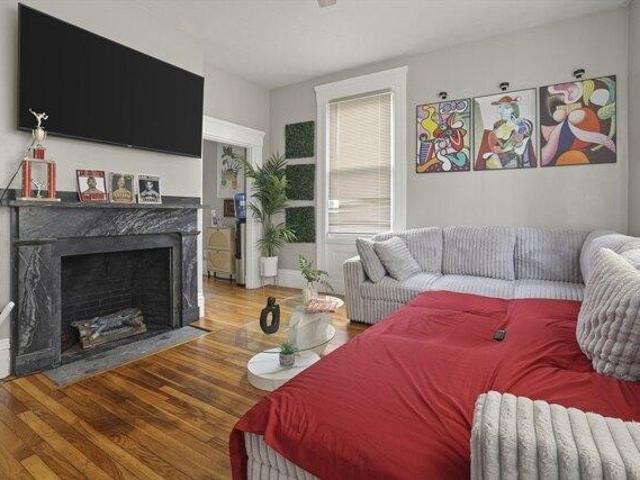 house with 9 bedroom, New Bedford MA DLS102316361
