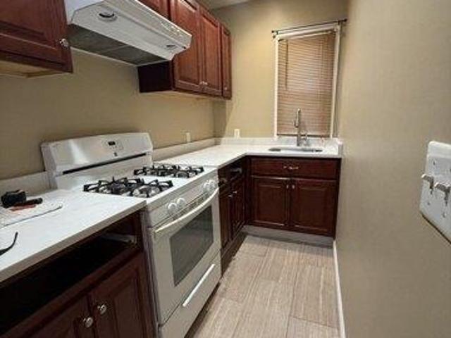 house with 9 bedroom, New Bedford MA DS102828017