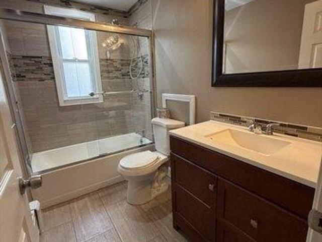 house with 9 bedroom, New Bedford MA ES102828017