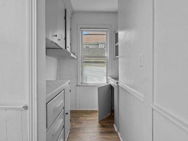 house with 9 bedroom, New Bedford MA ES103101086