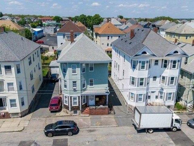house with 9 bedroom, New Bedford MA ES103588822