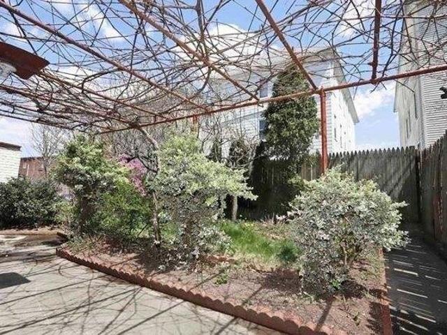 house with 9 bedroom, New Bedford MA ES103969775